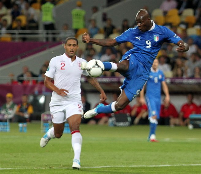 All Super Star Wallpapers: Mario Balotelli Football Player Profile ...