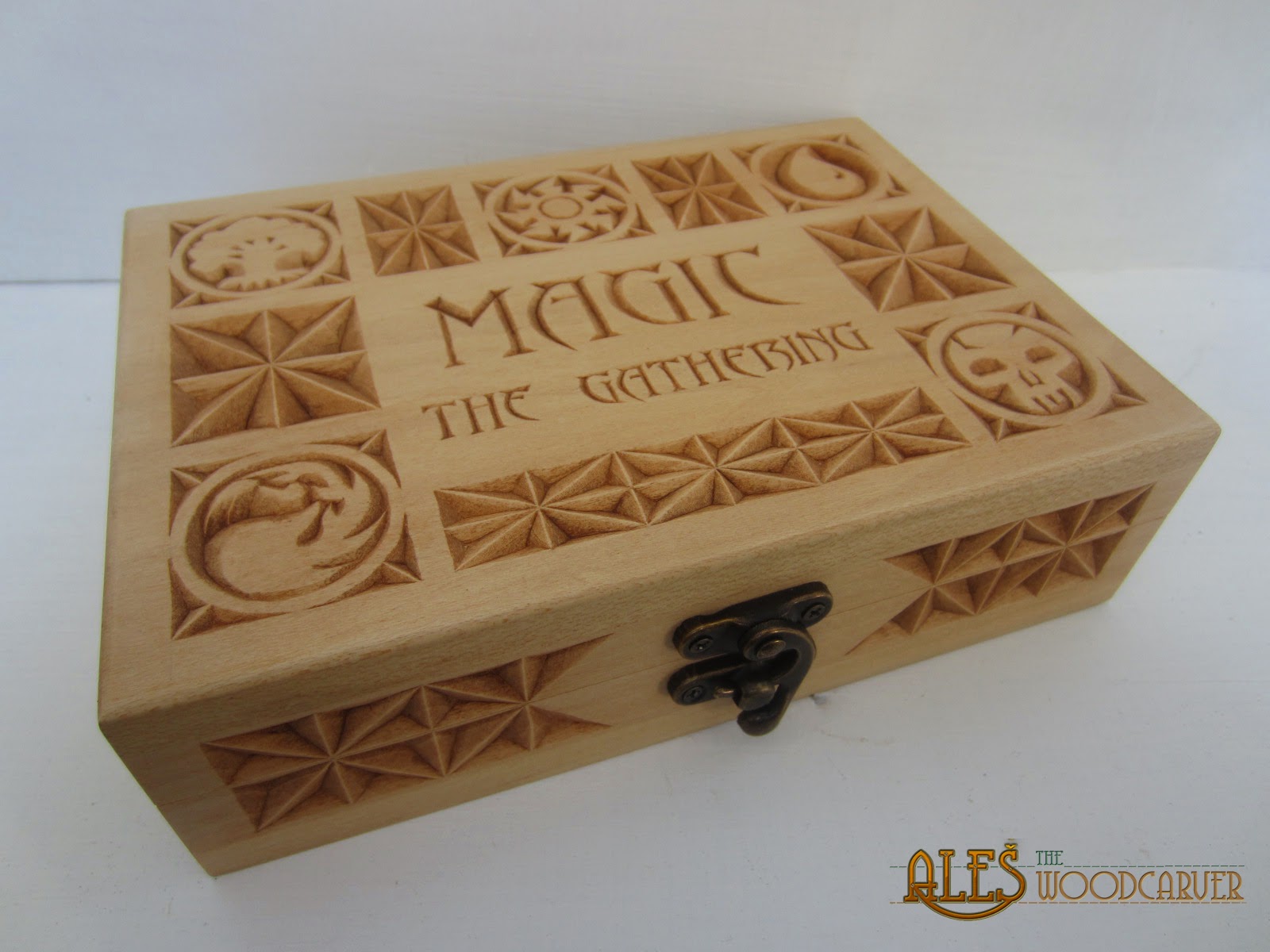 Ales the woodcarver: One large and few small MTG card boxes