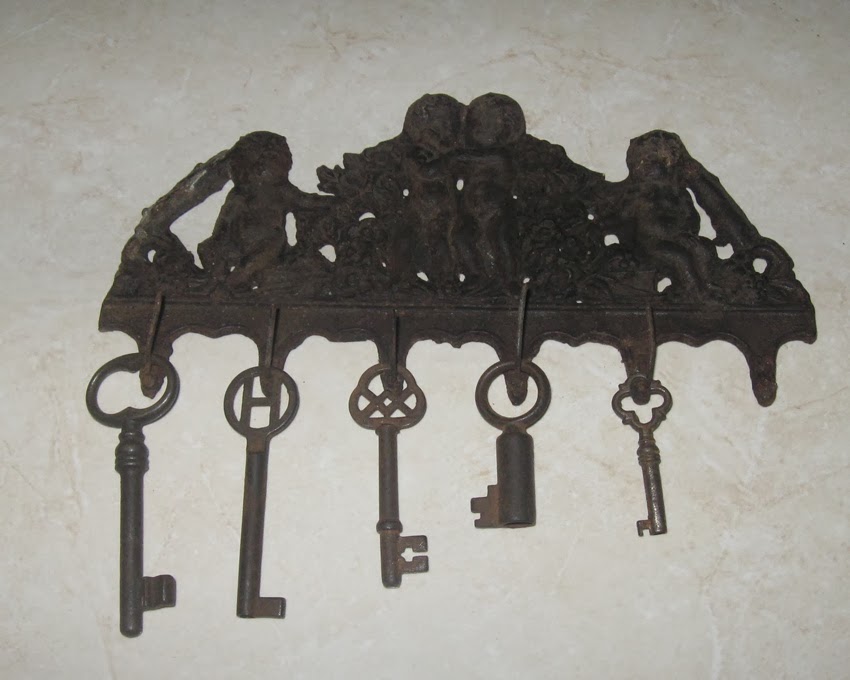 MAHAPUJA PRASASTI ANTIK GALERY: Tempat Gantungan Kunci antik Episode 1