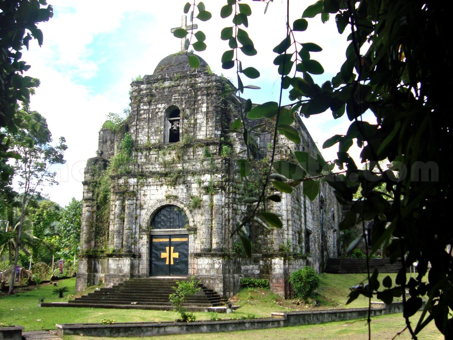 THINGS TO DO IN CATANDUANES: Visiting Bato's Charming Century-old ...