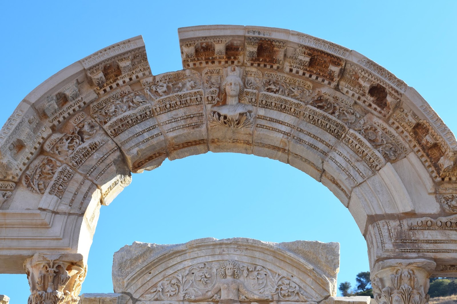 Las ruinas de la Antigua Ciudad de Éfeso - Un Destino Entre Mis Manos
