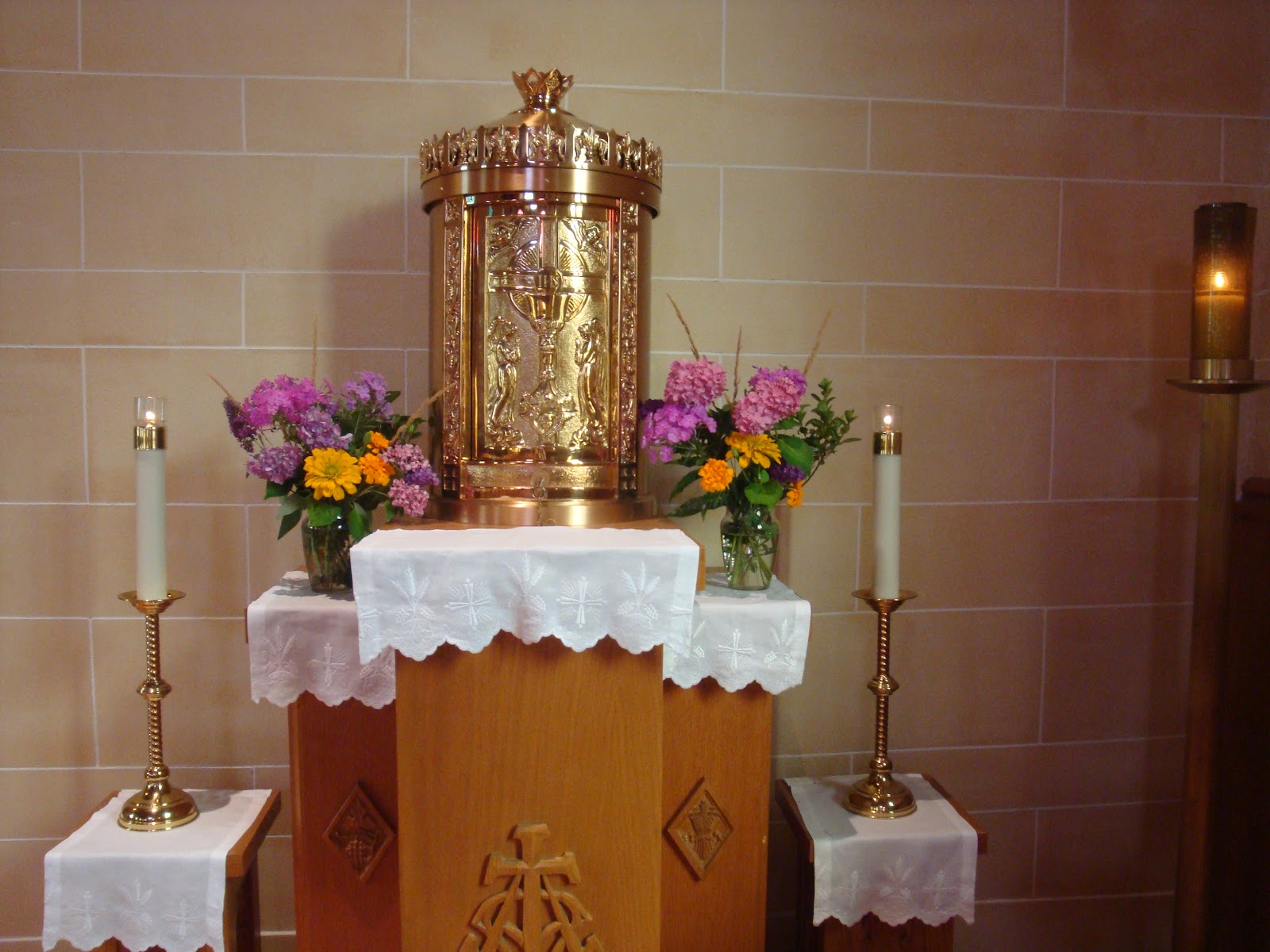 Our Catholic Family Life .com: Jesus in the Tabernacle