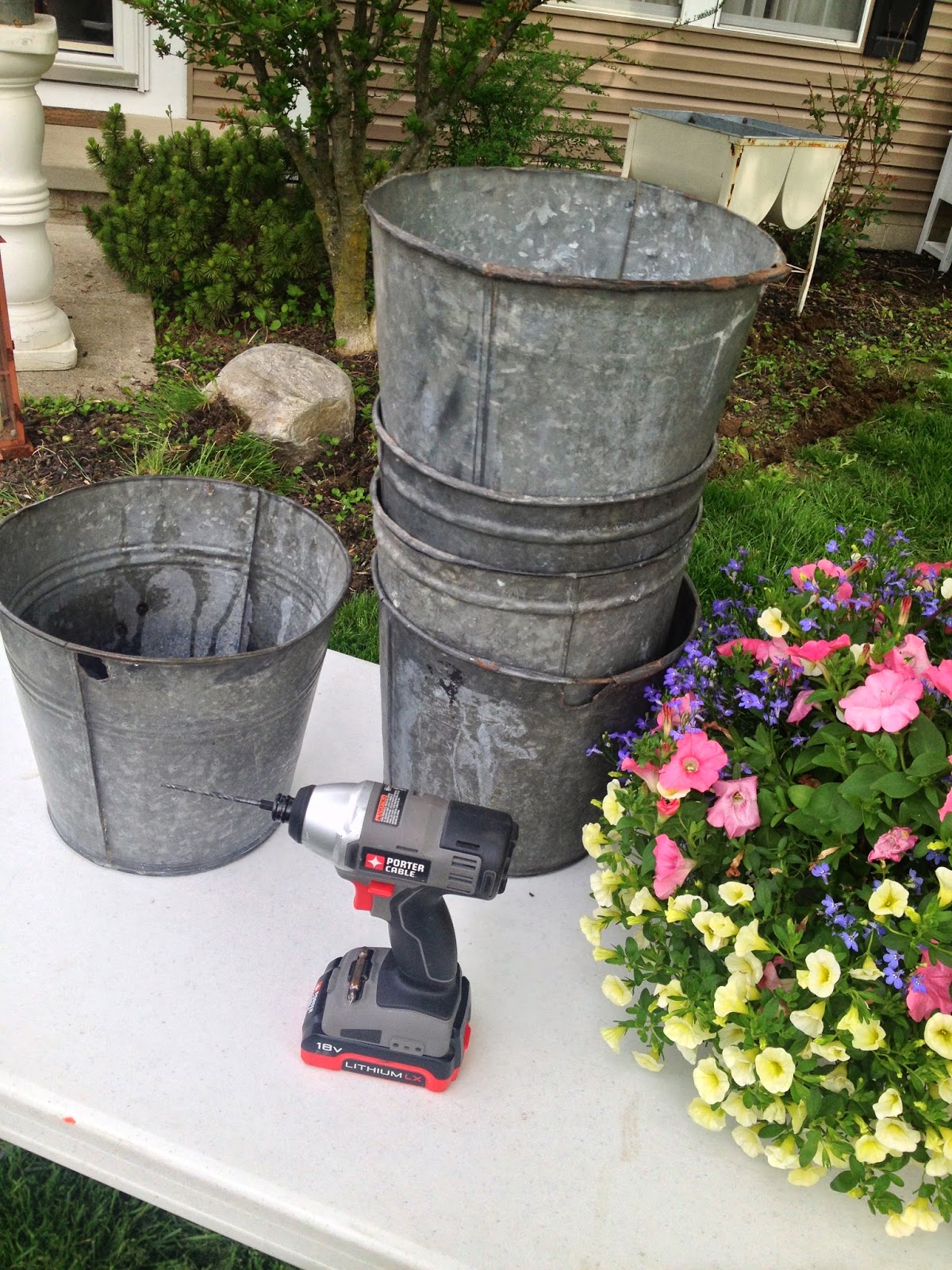 Zassy's Treasures & Design : Vintage Sap Bucket Upcycled to Hanging Basket