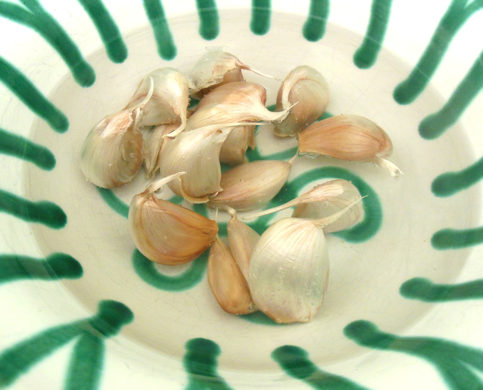 Cuisine de Provence: How to peel a lot of Garlic real quick