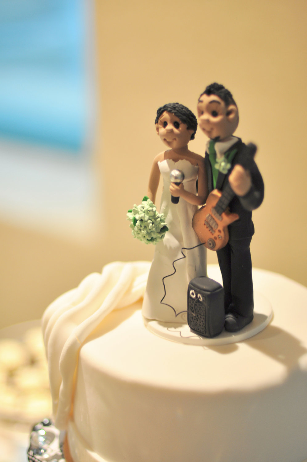 Lynn's Little Creations: Guitarist Cake Topper