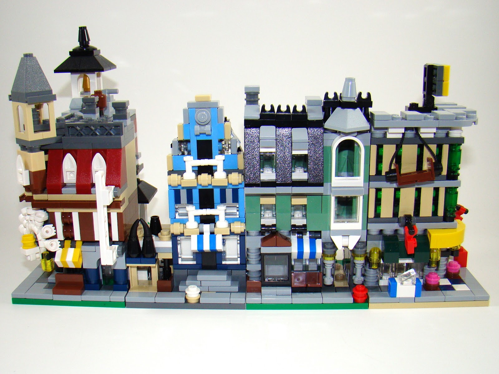 The Brick Collectors: Review - LEGO Mini Modulars - VIP Exclusive (10230)