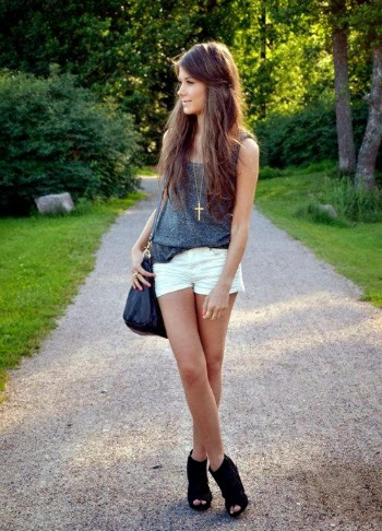 Moda y Ropa de Mujer: Hermosas mujeres con ropa informal