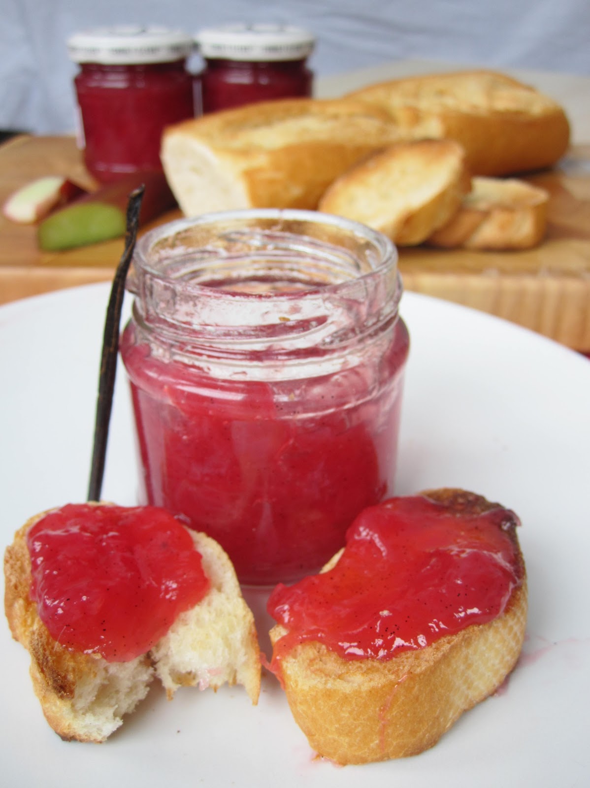 Tasty Pi: Rhubarb and Vanilla Jam