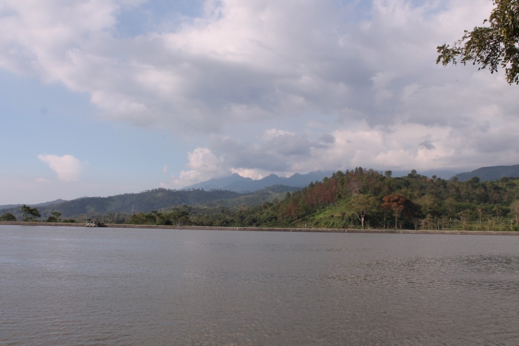 Ngopi, Senja Waduk Siman, Hingga Simpang Lima - silviananoerita