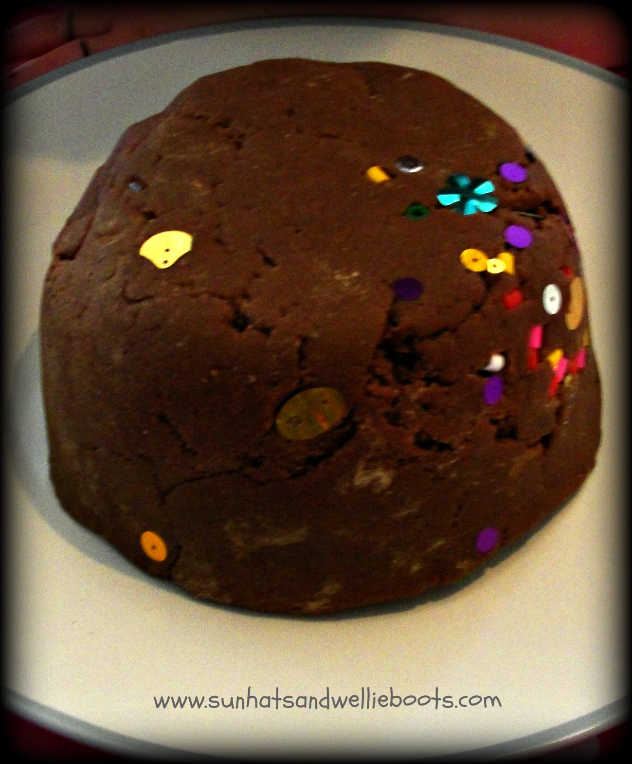 Sun Hats & Wellie Boots: Christmas Pudding Play Dough Recipe