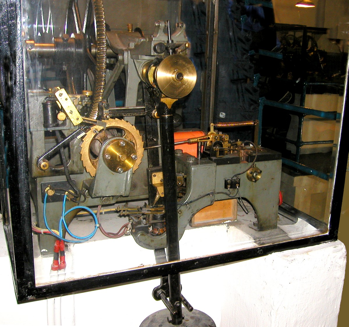 The Gents' 'Pulsynetic' Waiting Train Electric Turret Clock Movement ...
