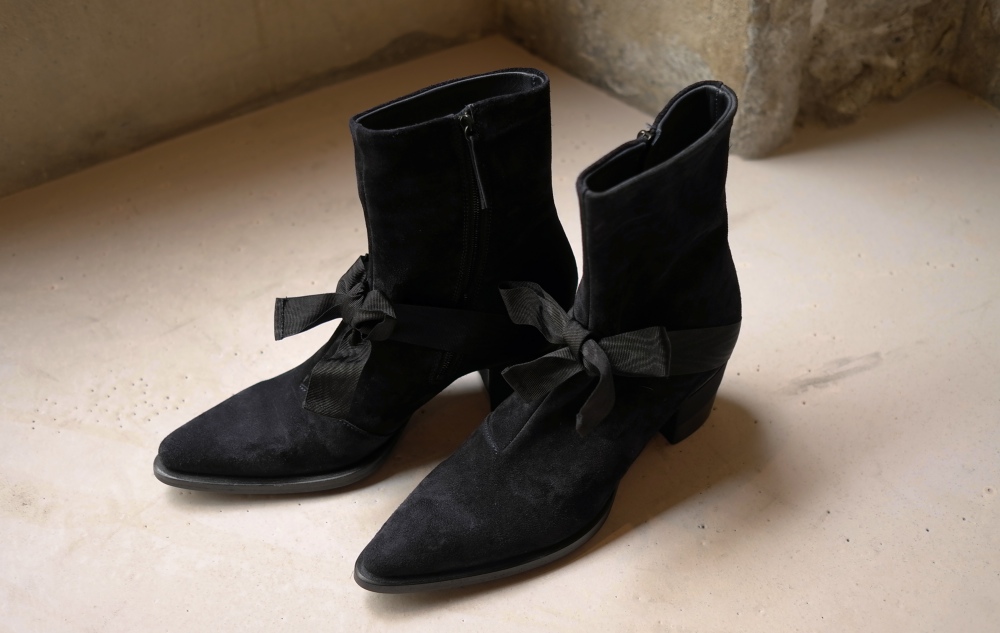 Atelier baba "Indigo Suede Ribbon Boots"