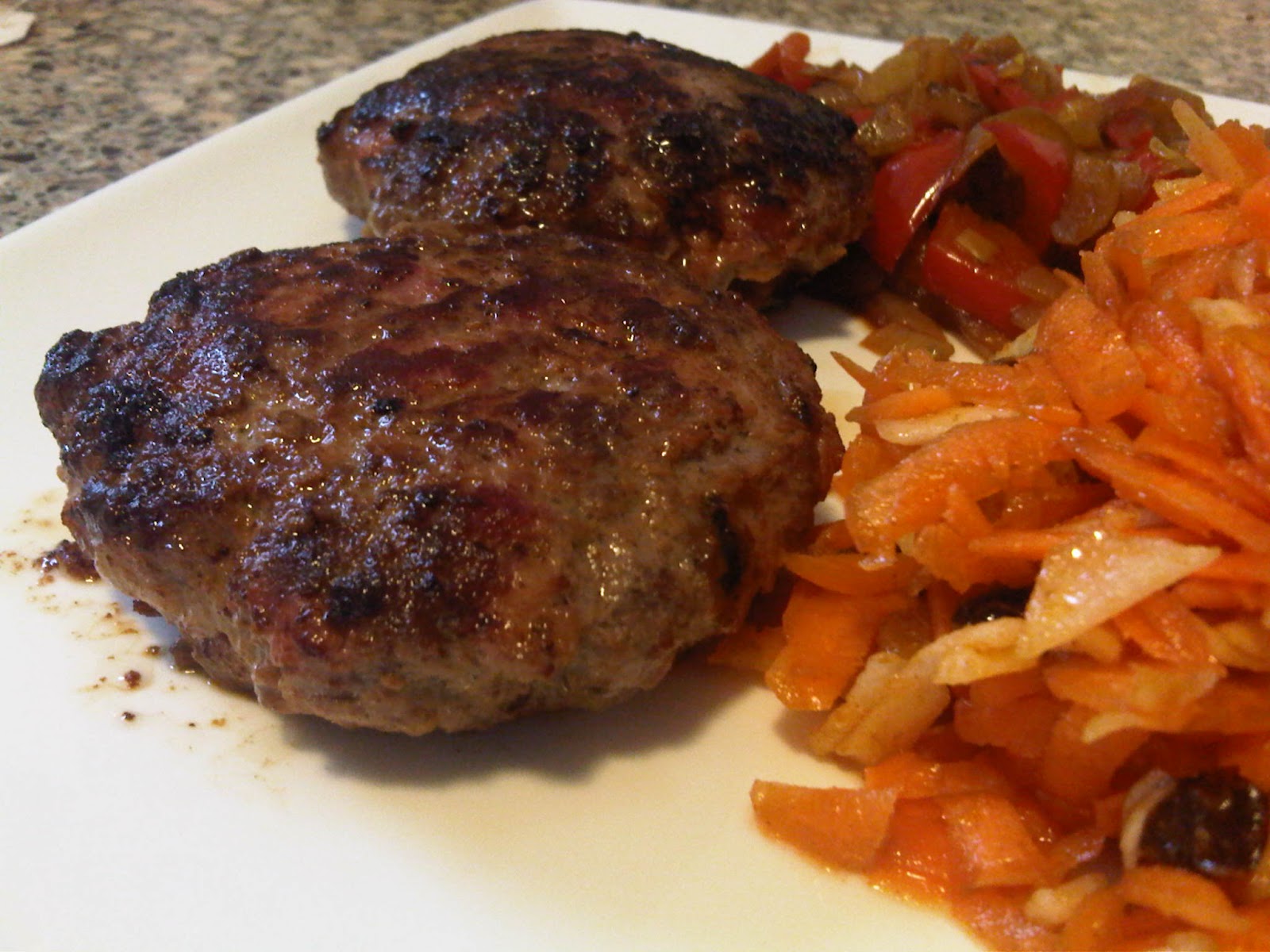 Paleo Foodie: Bacon-apple burgers