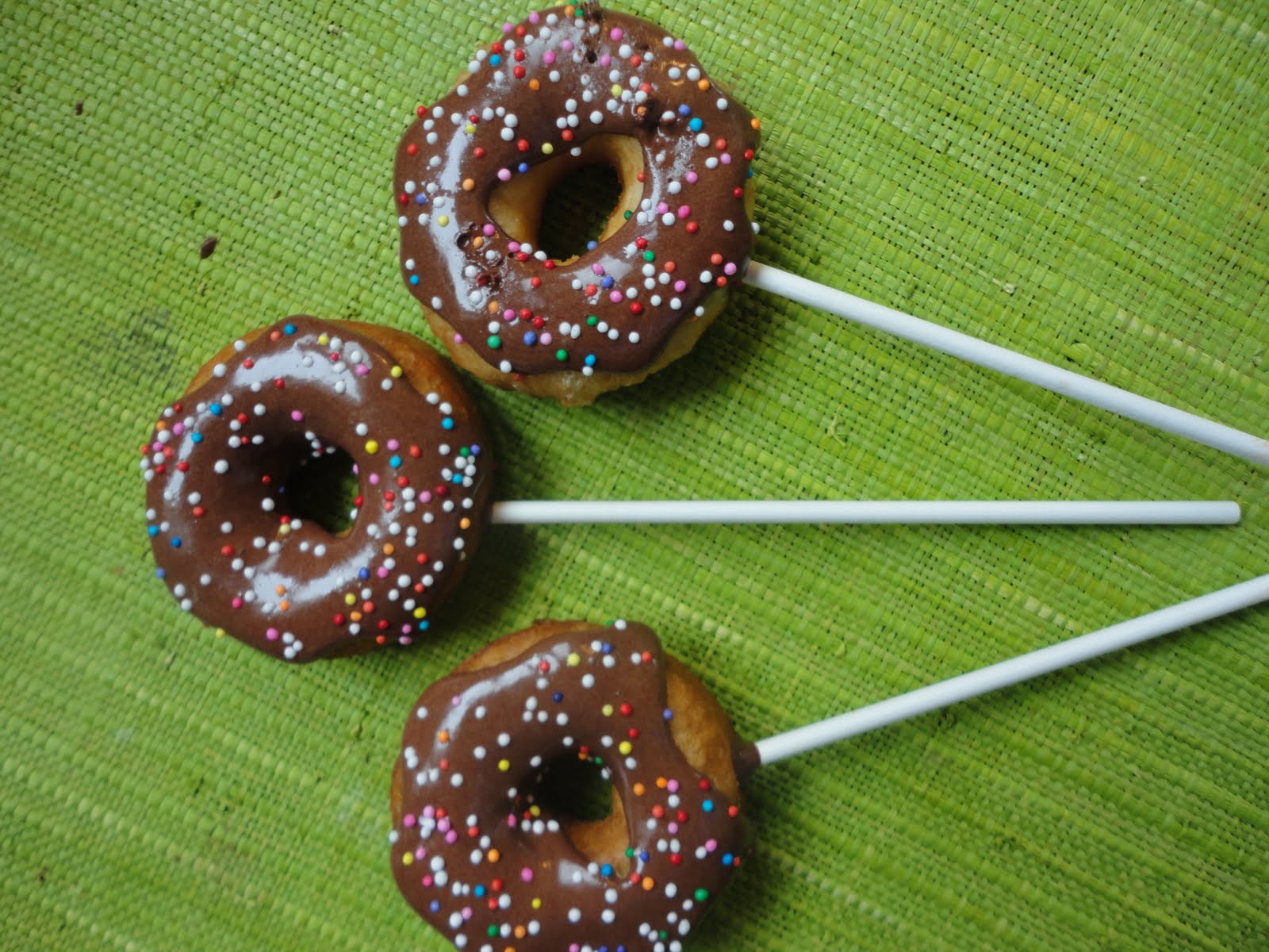 Sweet Treats by Jen: Doughnut Pops