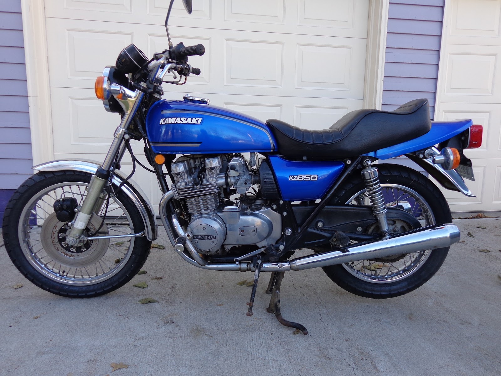 66 Auto Color: 1977 Kawasaki KZ650 in electric House of Kolor Stratto Blue