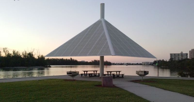 The Modernist Angle: Chance Encounters with Modern Architecture: Red ...