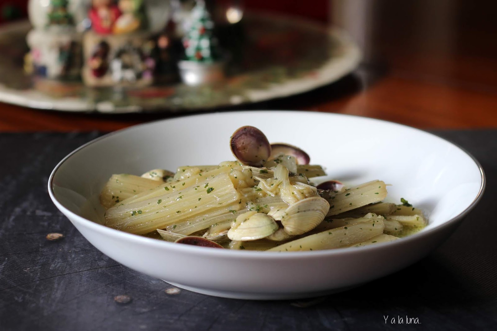 Y a la luna se le ve ve el ombligo...: Cardo en Salsa a Verde