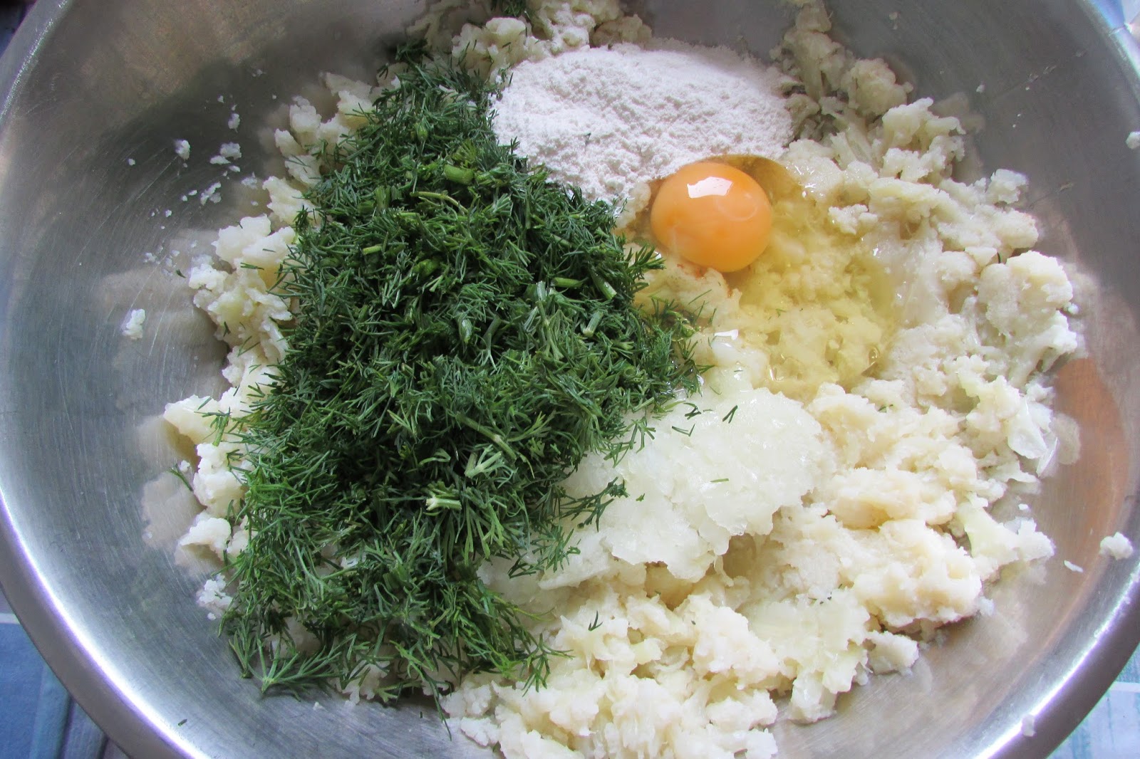 Placuszki z kalafiora, czyli pitaroudia apo kounoupidi