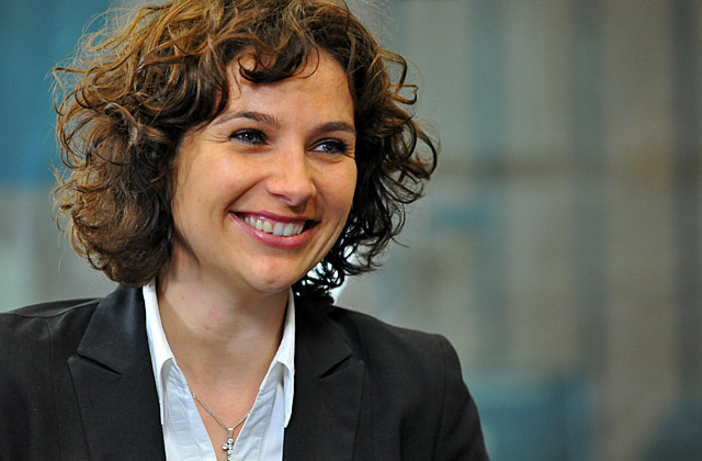 Droidnology: Hacker Cantik di Dunia yang Memukau