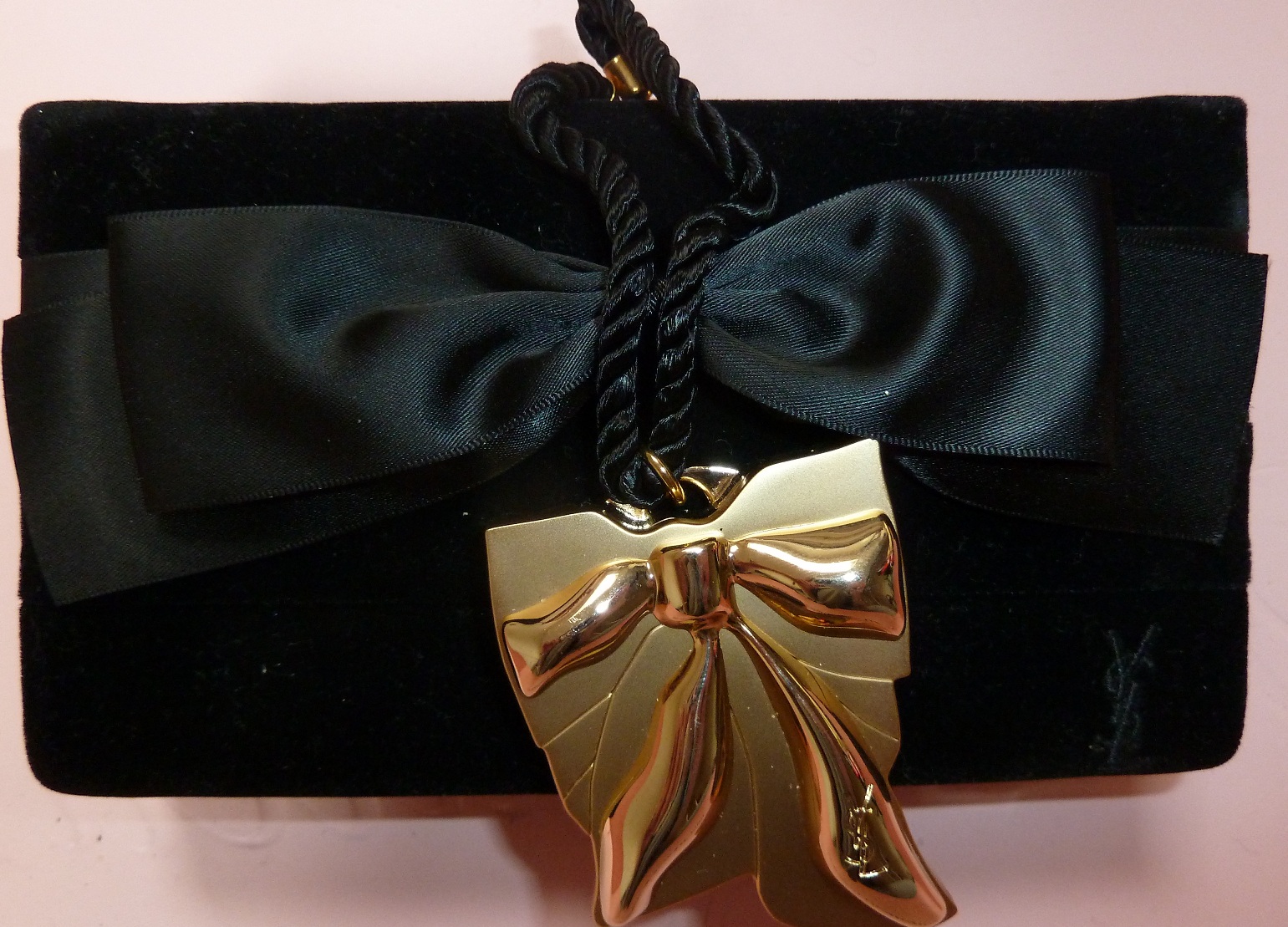 Beauty Unearthly: Bow collection by Yves Saint Laurent