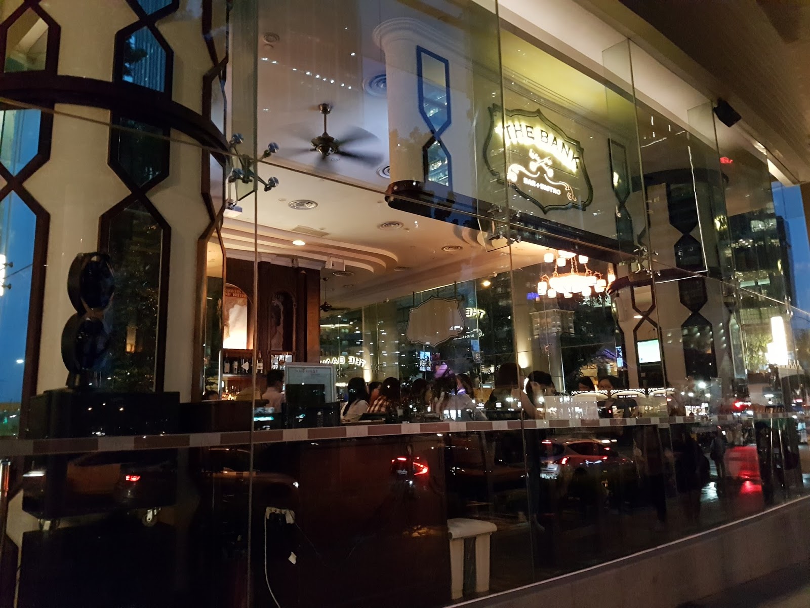 Freshapple: The Bank Bar and Bistro