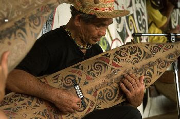 Alat musik Tradisional Kalimantan Sampek (Sape')