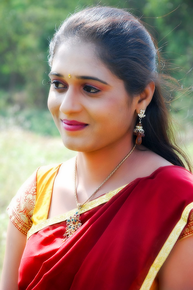 BIG CLOSEUP IMAGES OF ACTRESS GEETHA PALLVI - Fresh Movie Photos