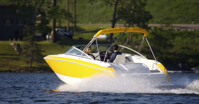 First Mate Controls: 8 Common Boats We See Out on the Rivers and Lakes
