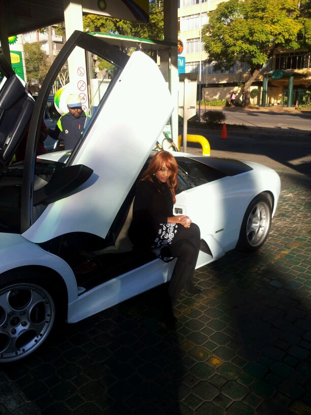 This Day Magazine: Msanii wa kike mwenye Lamborghini Uganda lina ...