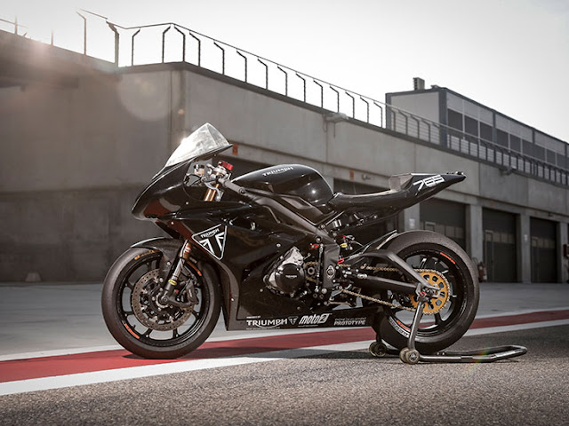 Test Triumph Moto2 - RocketGarage - Cafe Racer Magazine
