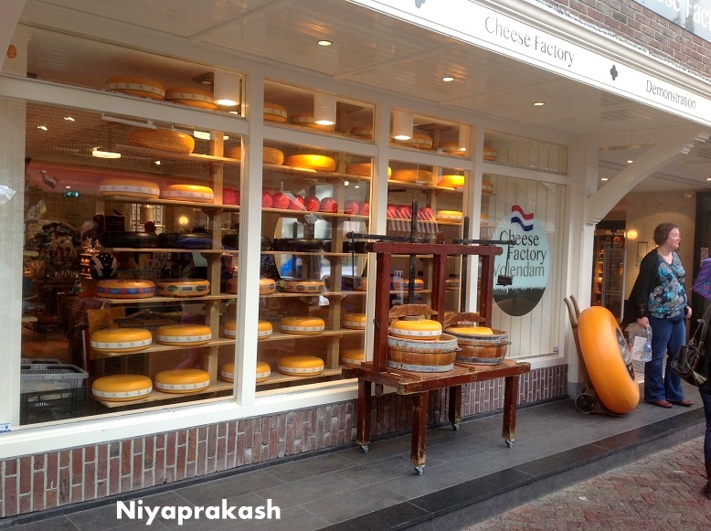 Niya's World: Photos of Volendam Cheese Factory