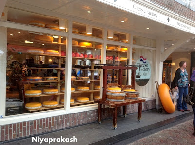 Niya's World: Photos of Volendam Cheese Factory