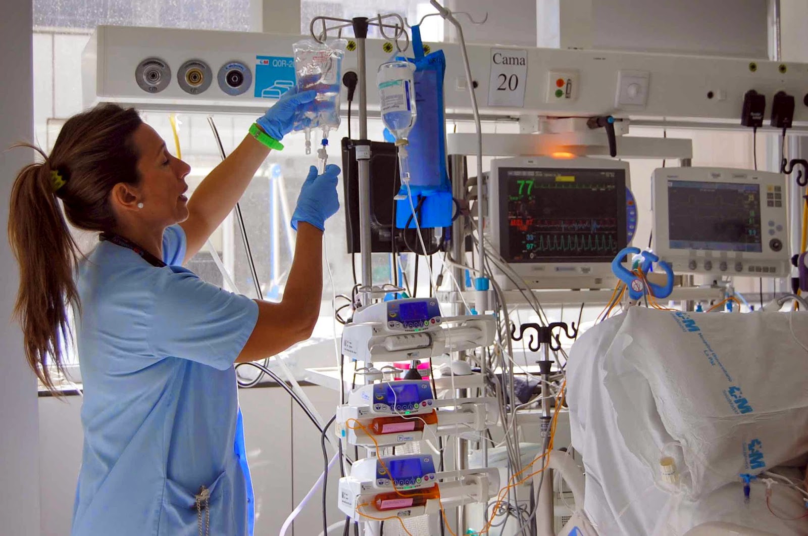 LA ENFERMERÍA DEL SIGLO XXI Y EL DESARROLLO DE LA TECNOLOGÍA.