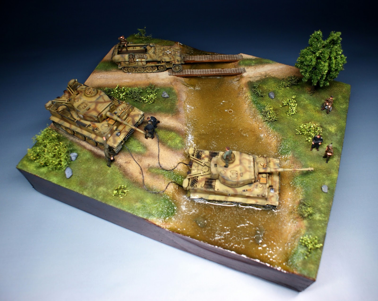AFV-diorama: Small scale dioramas - 1/72 VOTE