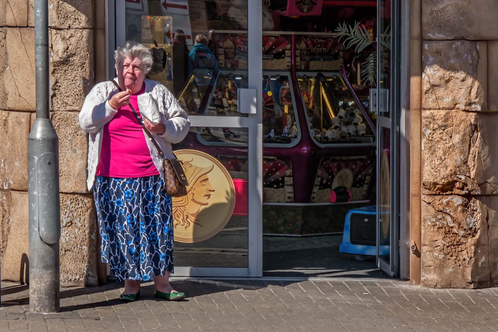 Lincolnshire Cam: Mablethorpe, the main street.