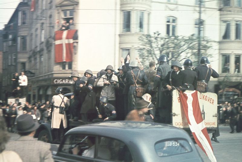 Copenhagen After May 5th, 1945: Rare Color Pictures From the Days ...