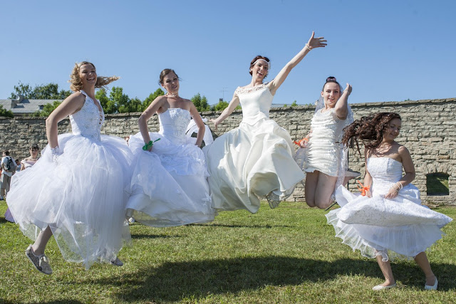 DressyBridal: Bride Running Race in Estonia——Run,Dear Brides!