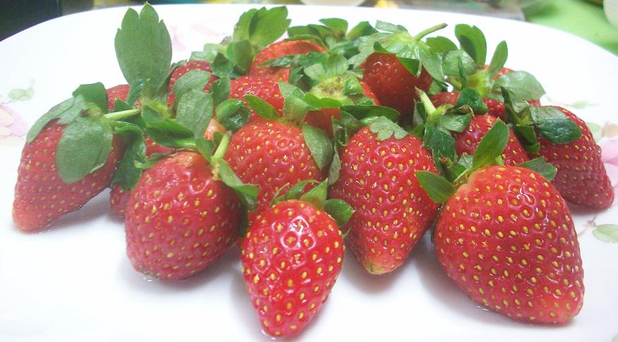 Semua Menjadi: Mari Makan Strawberi!