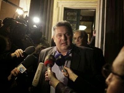 "ΔΕΝ ΘΑ ΠΕΣΟΥΜΕ ΣΤΑ ΤΕΣΣΕΡΑ"!!! ΑΡΧΙΣΕ ΚΑΙ ΤΑ... ΣΕΞΟΥΑΛΙΚΑ ΥΠΟΝΟΟΥΜΕΝΑ ...