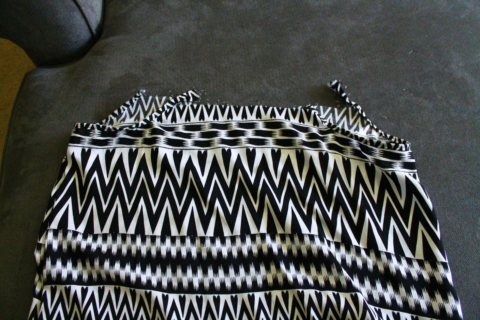 Straight Eight Sewing: Summer Top Tutorial -- Finishing the Top