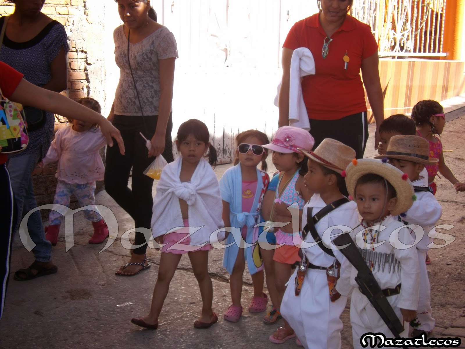 MAZATLAN GUERRERO: Niñas en traje de baño en el desfile del 20 de ...