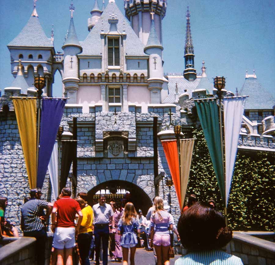 Disney Avenue: The Story Behind Disneyland's Original Main Entrance ...