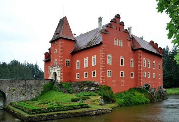 Alizul: 12 WONDERFUL WATER CASTLES