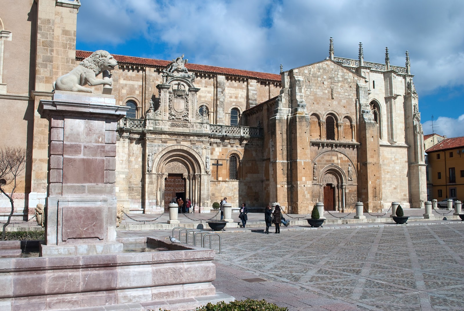 The Complete Guide to Visiting Leon | Memories of the Pacific