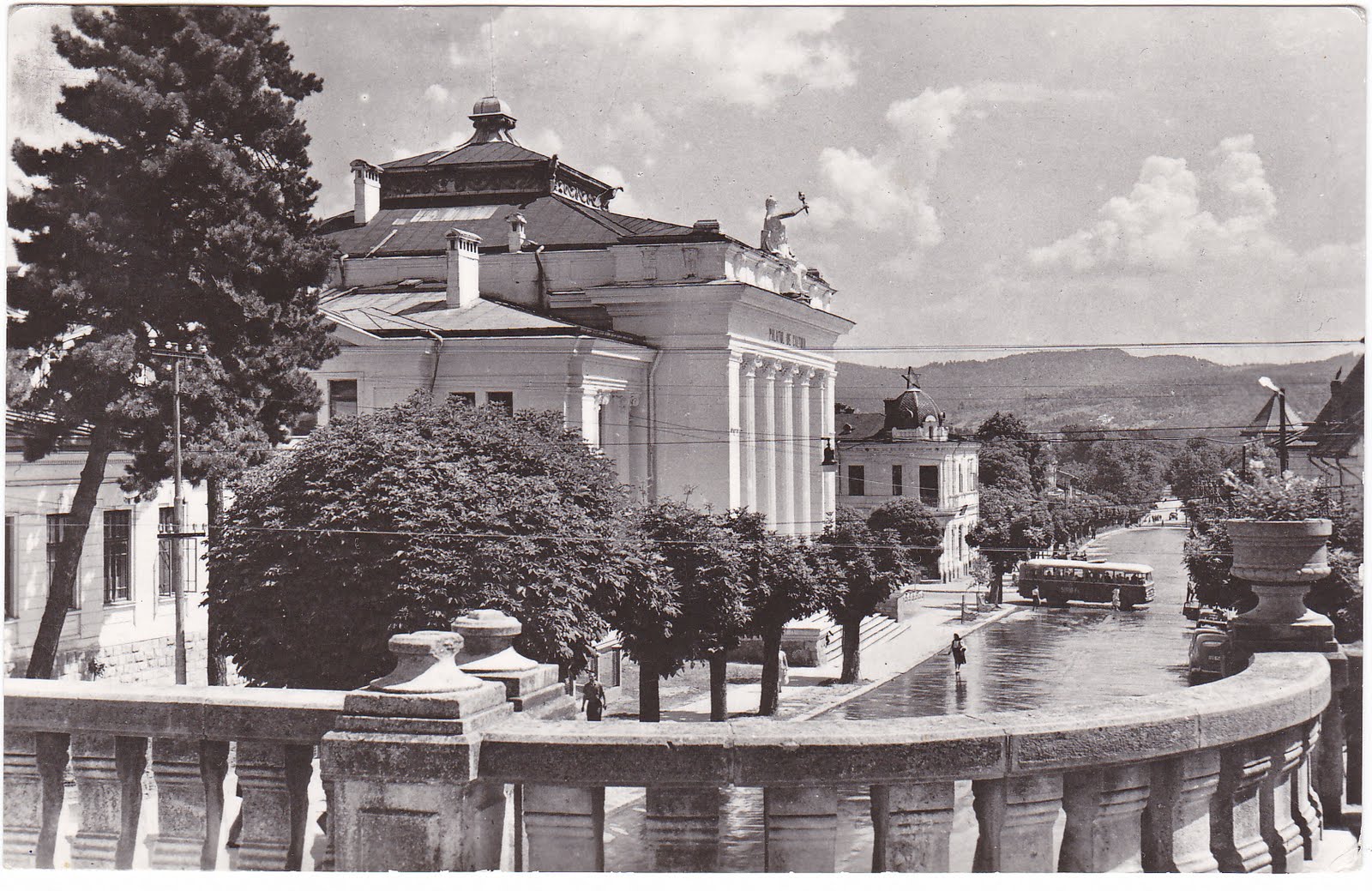 Vederi si carti postale din Romania: Ramnicu Valcea