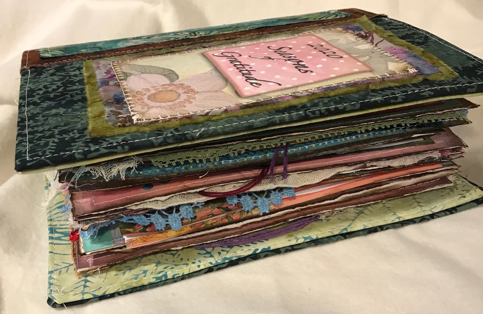 Grandmas laces: 2020 Seasons of Gratitude Year Long Journal