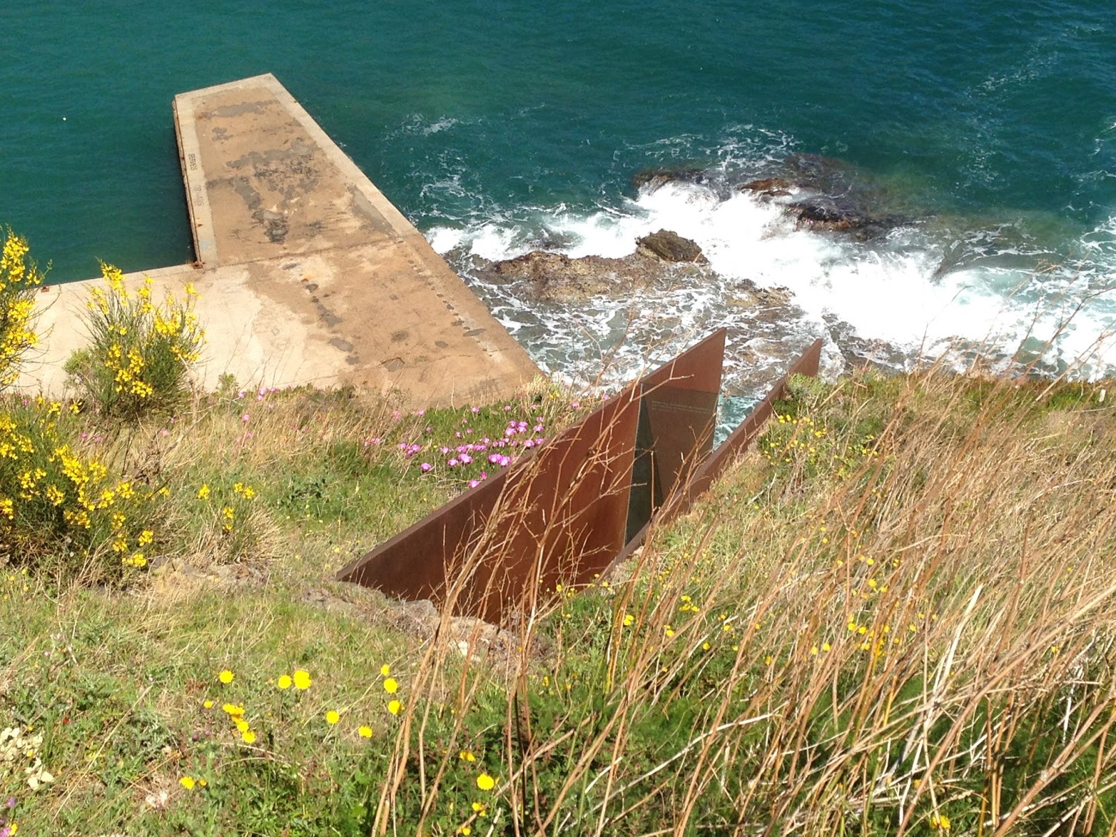 Pasajes I. Memorial a Walter Benjamin, Dani Karavan