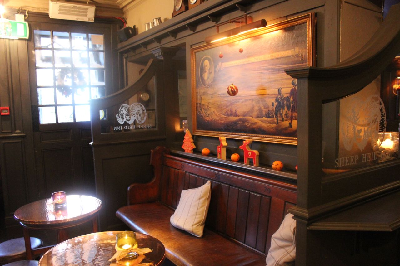 Green Gourmet Giraffe: Edinburgh pub: Sheep Heid Inn