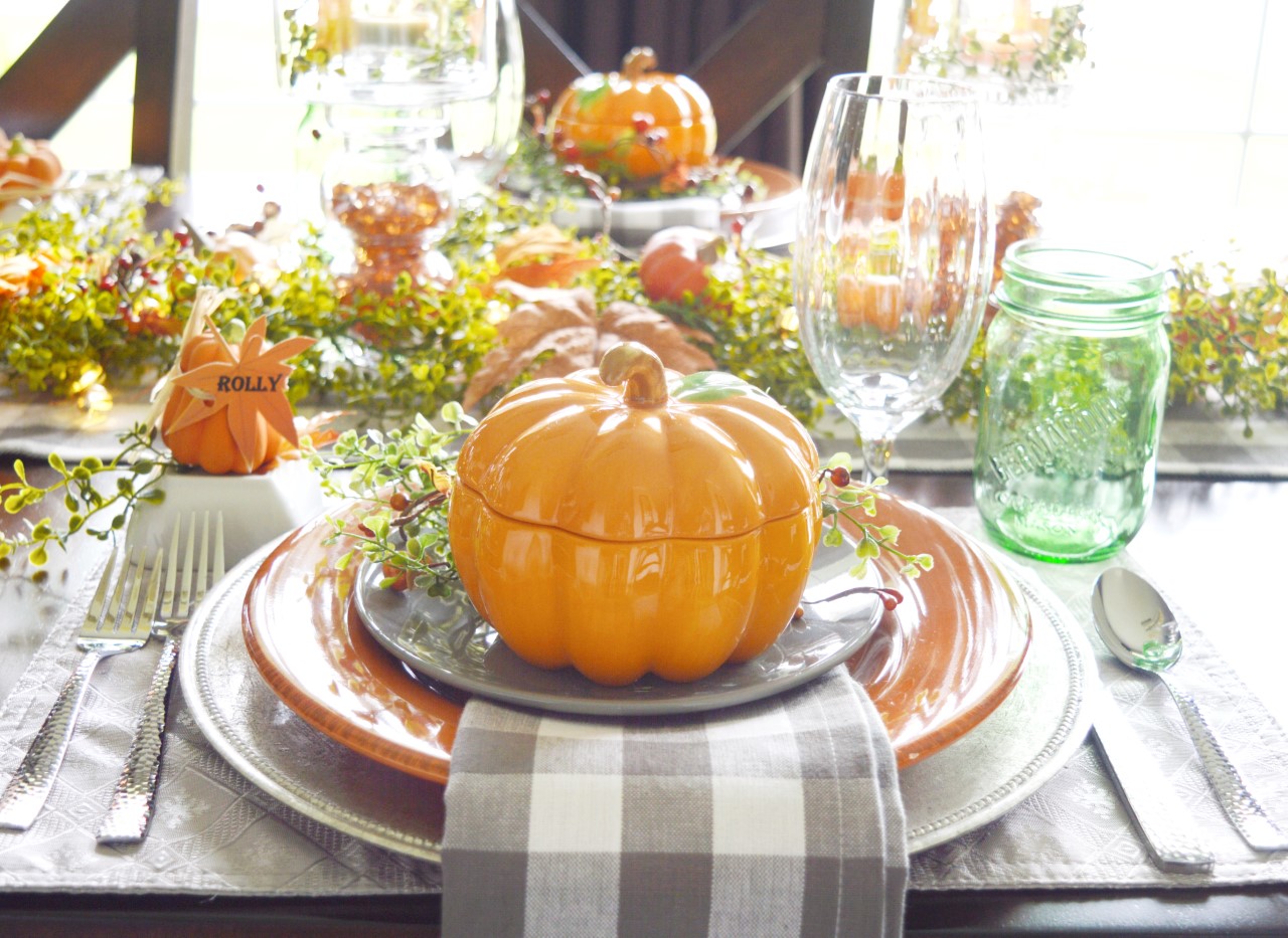 Dining Delight: Pumpkin Patch Thanksgiving Tablescape