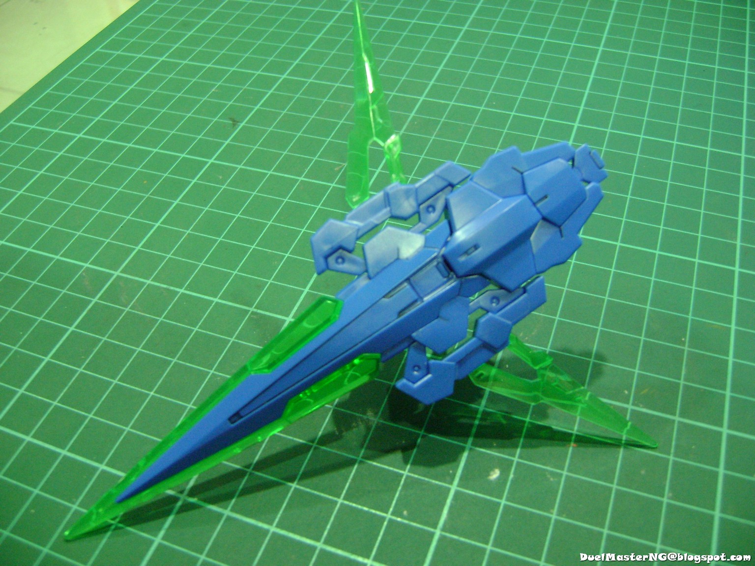 DuelMasterNG Gunpla: HG GN Sword IV Full Saber Manual & Review (Bandai)